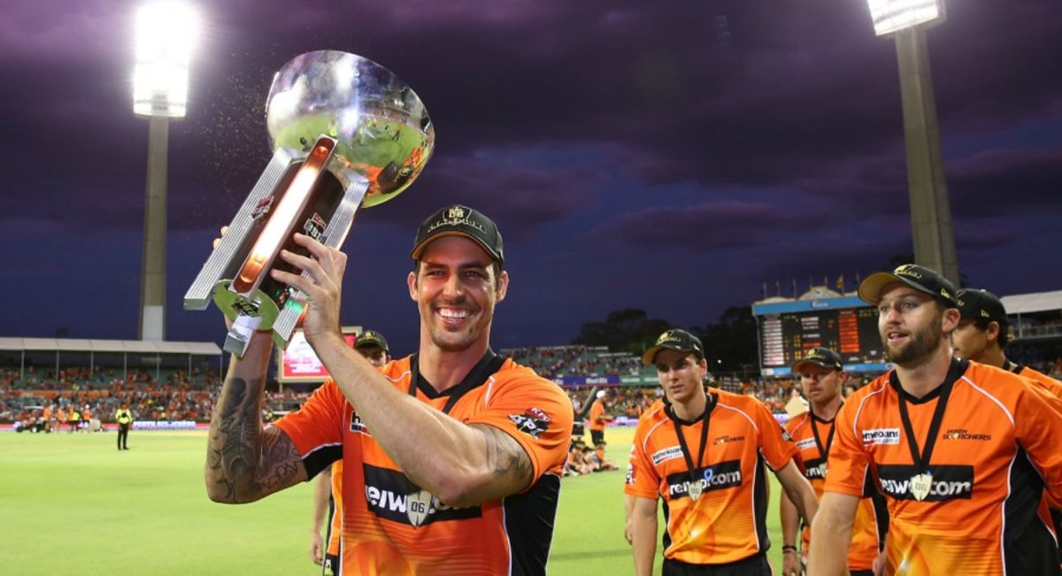 Mitchell Johnson holds aloft the BBL trophy | ESPNcricinfo.com