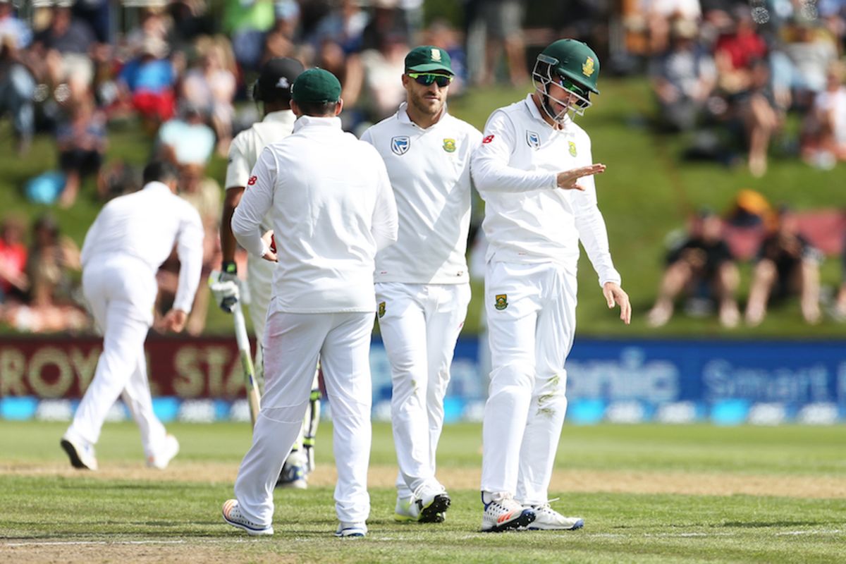 Stephen Cook was hit on the hand while fielding | ESPNcricinfo.com