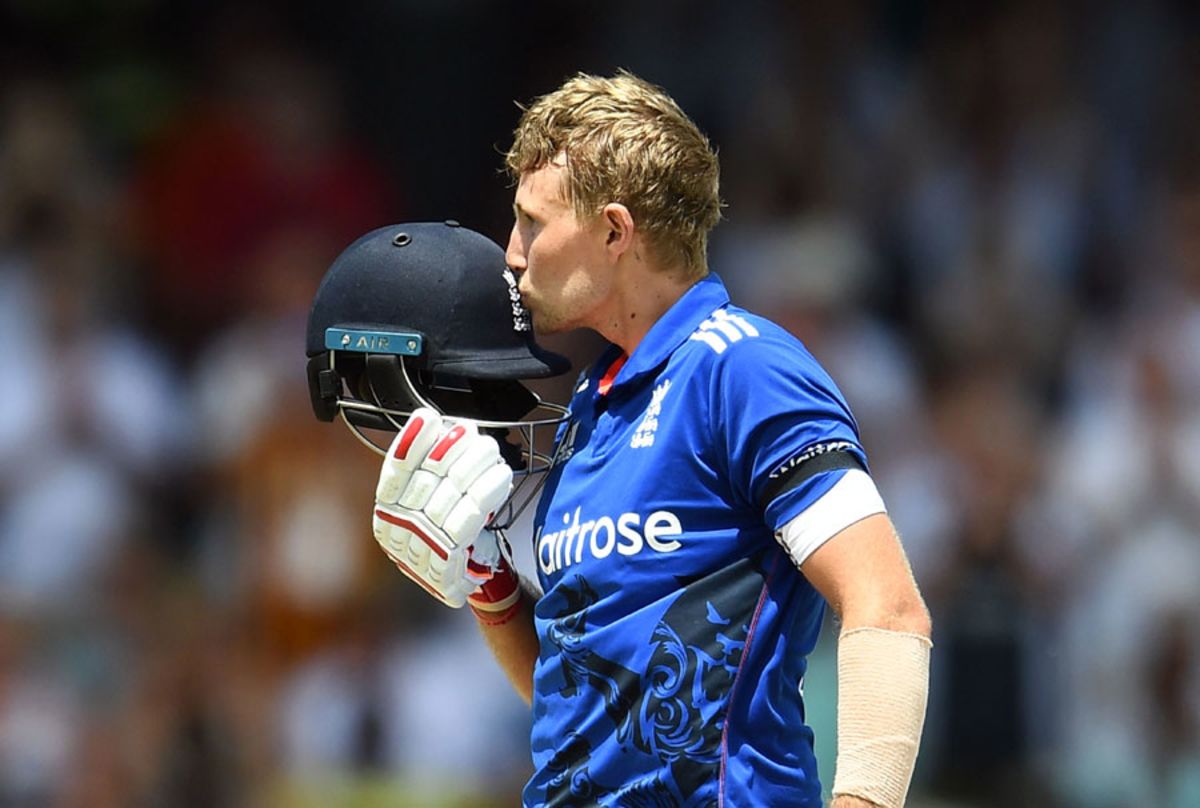 Kissing the badge 101: Joe Root marks his century | ESPNcricinfo.com