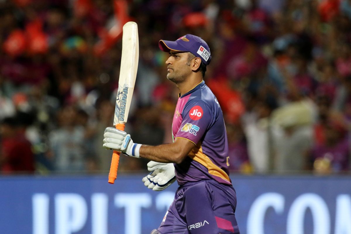 MS Dhoni walks out to bat | ESPNcricinfo.com