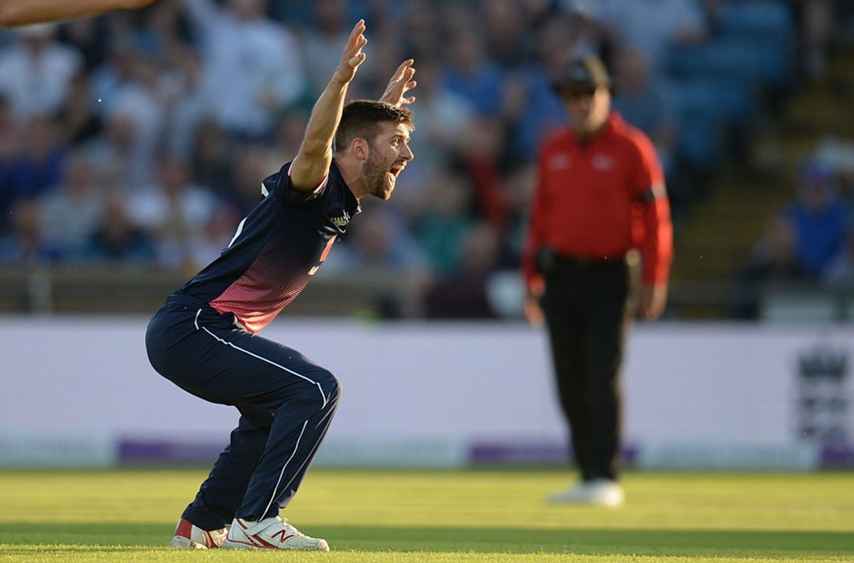 Mark Wood's big lbw appeal eventually brought an lbw decision - via the ...