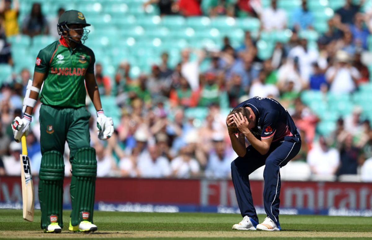 Jake Ball saw a catch dropped off his bowling | ESPNcricinfo.com