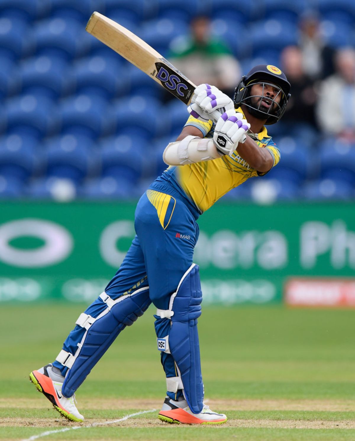 Niroshan Dickwella chips over square leg | ESPNcricinfo.com