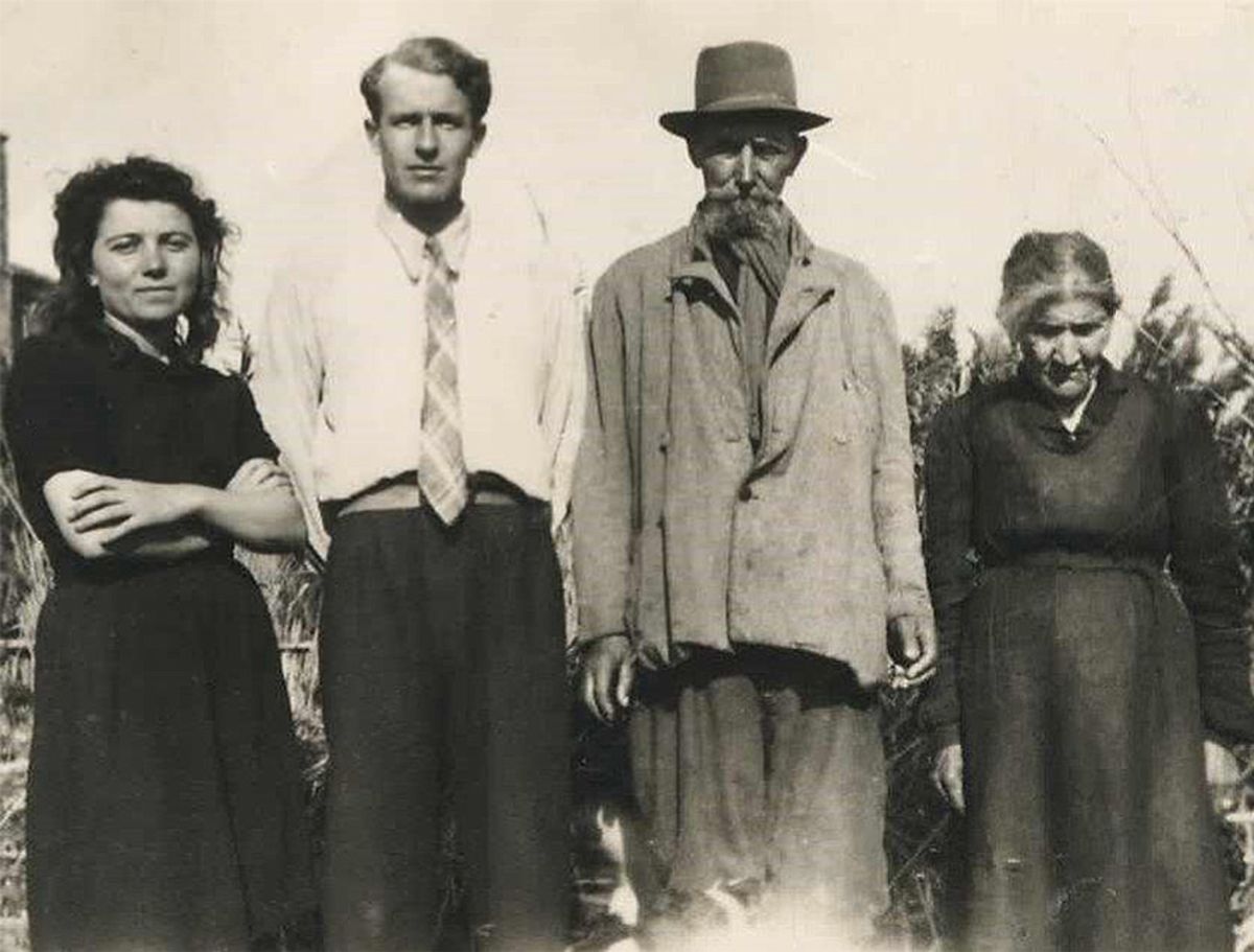 Tufty Mann with the family that sheltered him during the war ...
