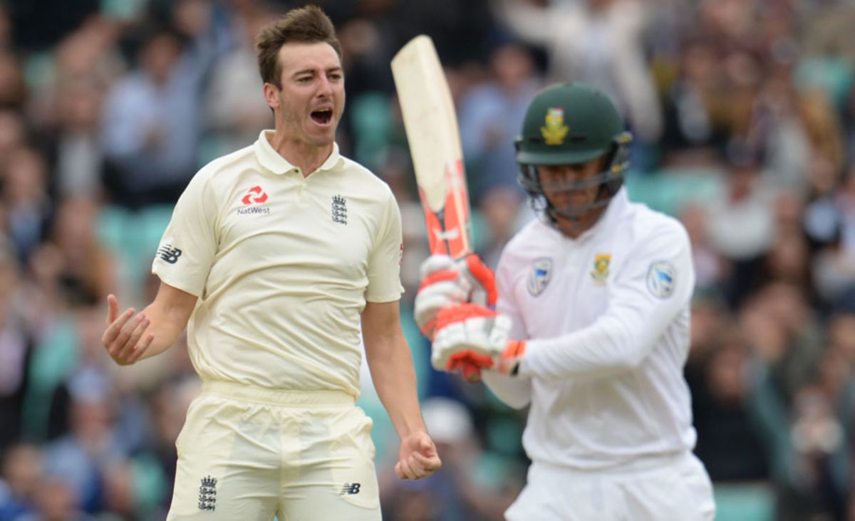 Toby Roland-Jones gets a high five from Ben Stokes | ESPNcricinfo.com