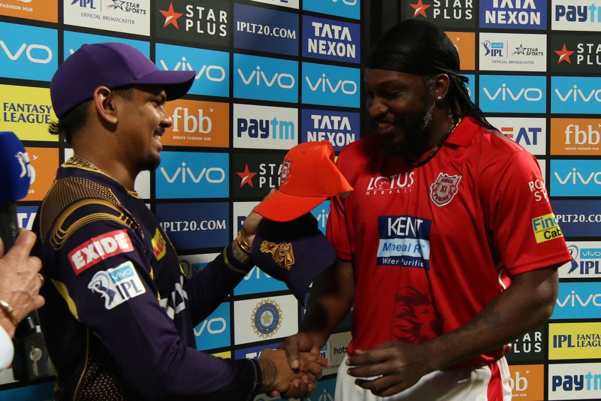 Chris Gayle and Chris Lynn shake hands | ESPNcricinfo.com