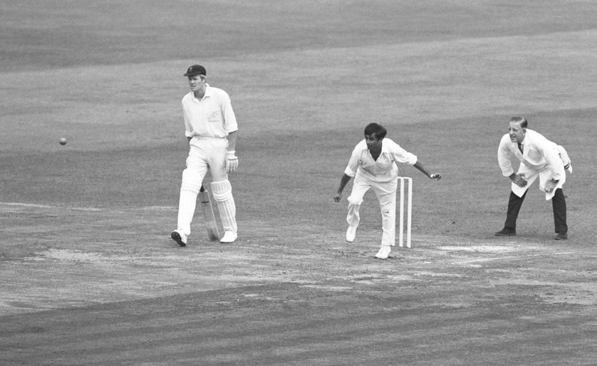 Bob Cottam bowls against Surrey | ESPNcricinfo.com