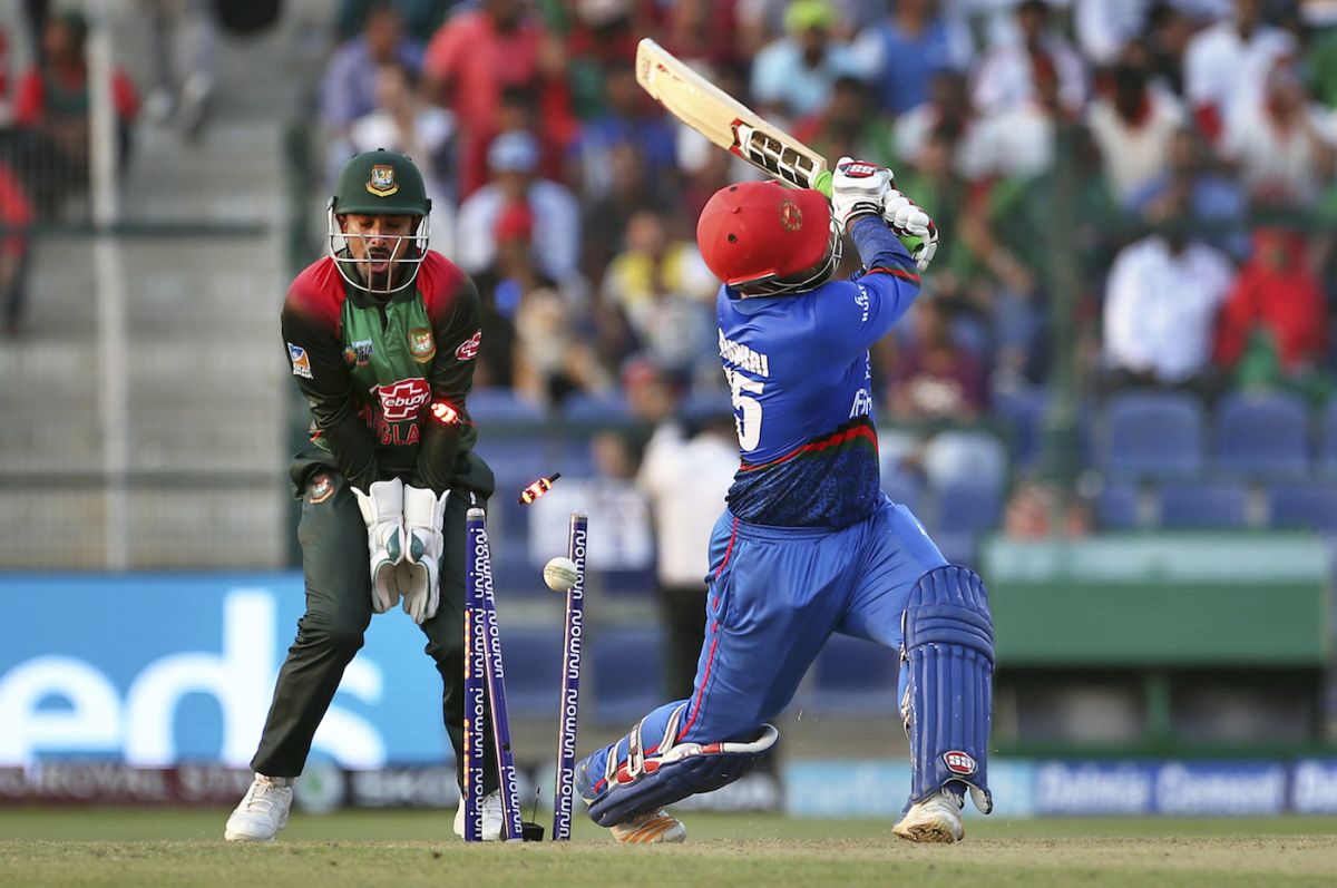 Mohammad Nabi and Samiullah Shenwari punch gloves | ESPNcricinfo.com Mohammad Nabi and Samiullah Shenwari punch gloves | ESPNcricinfo.com