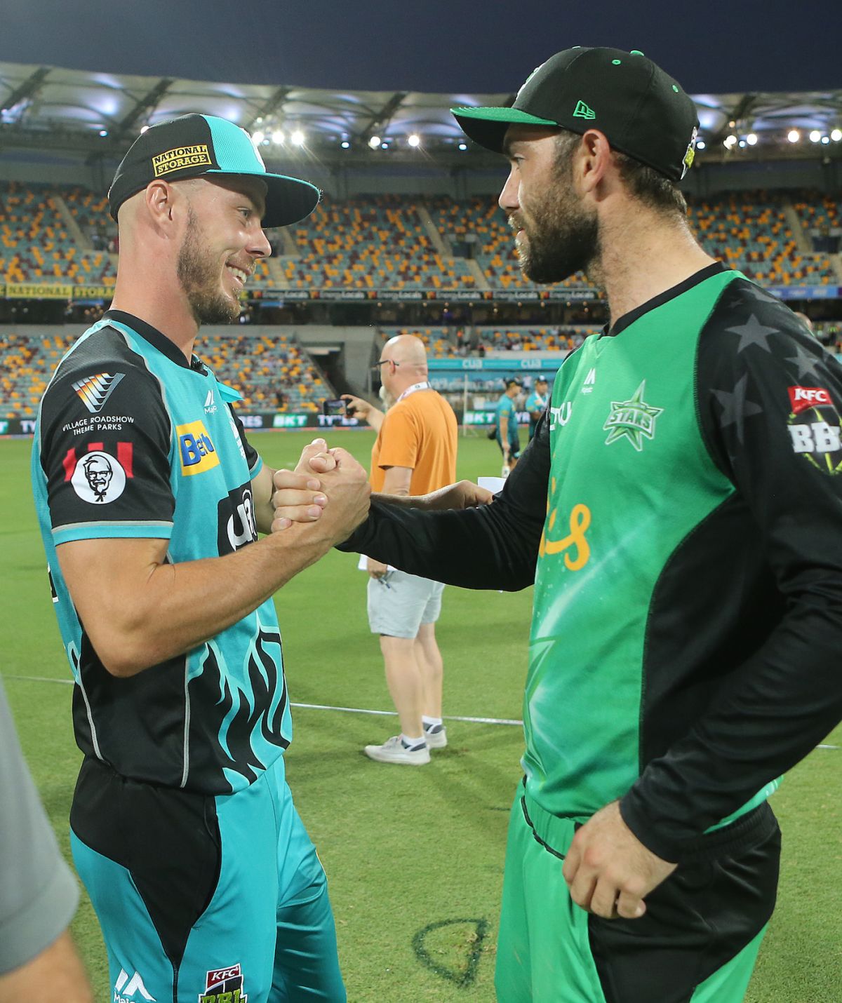 Chris Lynn and Glenn Maxwell share a handshake at the BBL | ESPNcricinfo.com