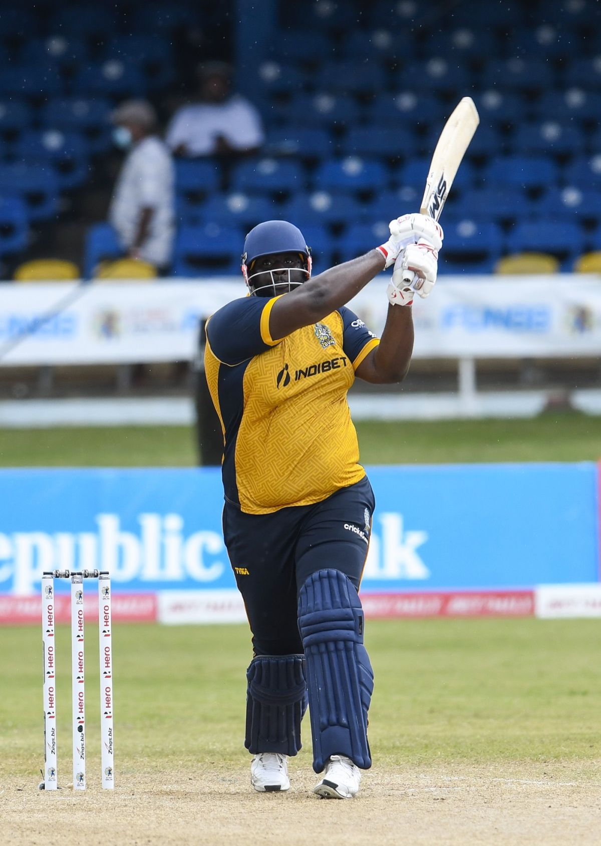 Rahkeem Cornwall smashes one over long-off | ESPNcricinfo.com