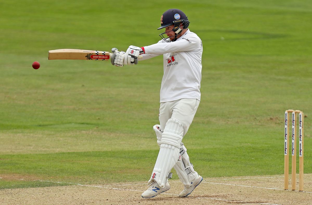 Adam Wheater pulls during his half-century | ESPNcricinfo.com