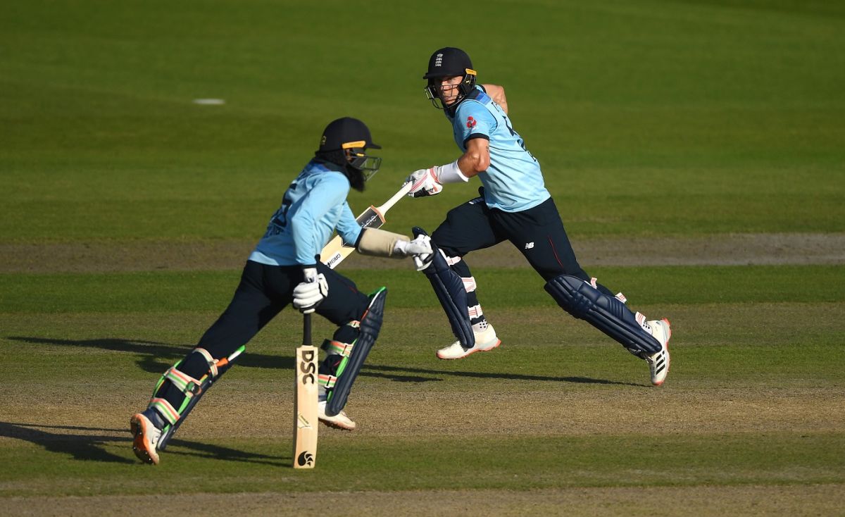 Matty Potts in his delivery stride | ESPNcricinfo.com