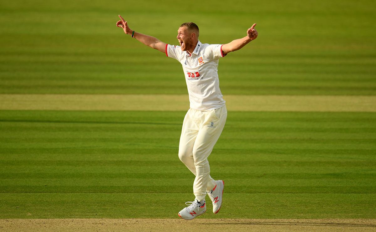Jamie Porter broke the crucial Byrom-Overton stand | ESPNcricinfo.com