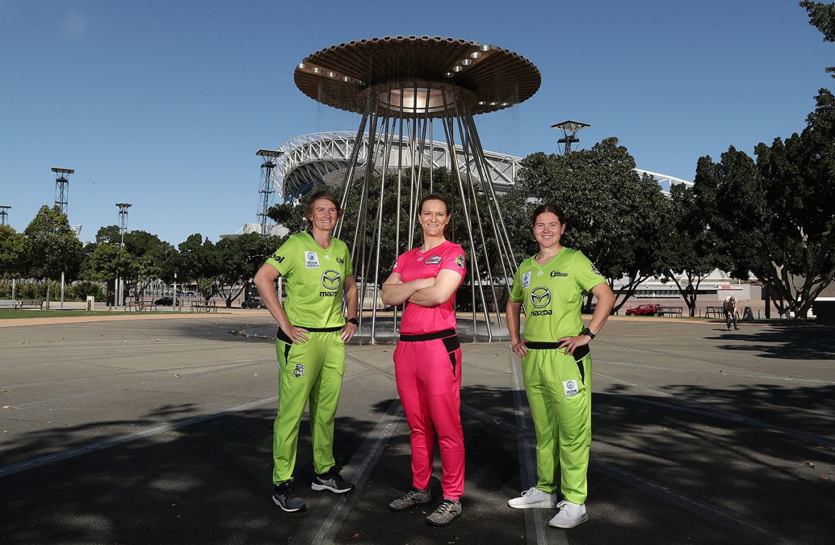 Sammy-Jo Johnson, Sarah Aley and Hannah Darlington at Sydney Olympic ...