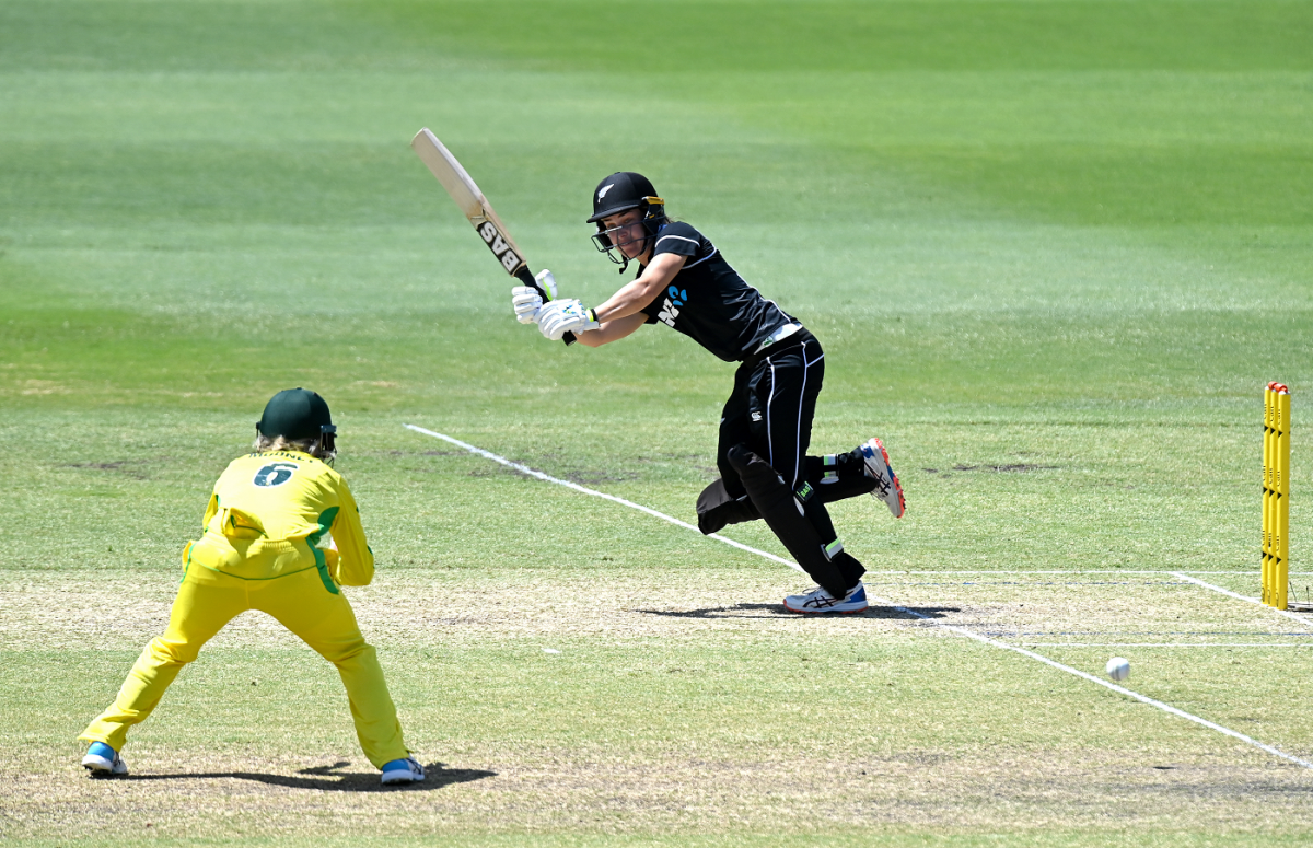 Natalie Dodd whips one past Beth Mooney | ESPNcricinfo.com