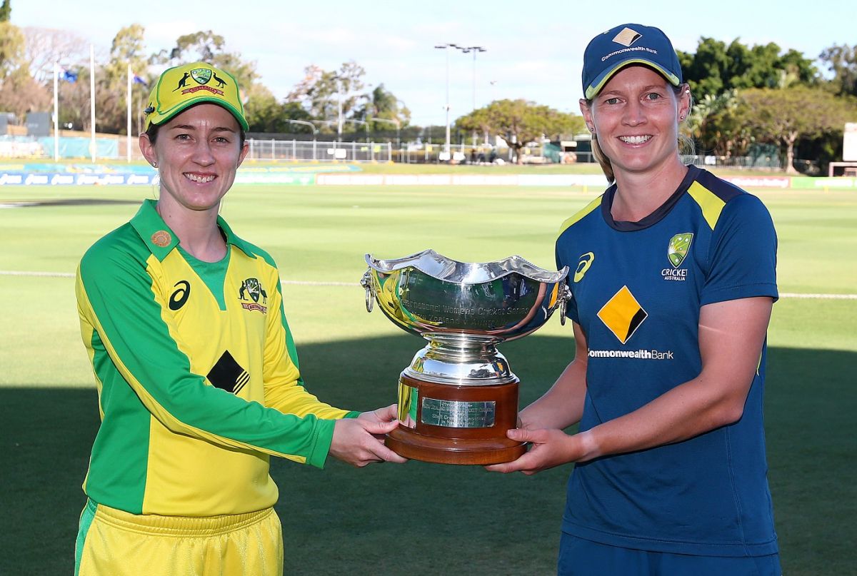 Captains' shot: Rachael Haynes and Meg Lanning pose with the Rose Bowl ...