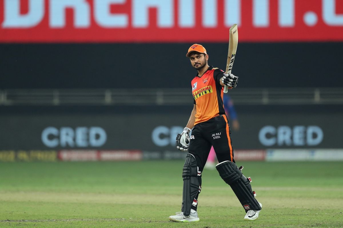 Manish Pandey punches gloves with Vijay Shankar | ESPNcricinfo.com