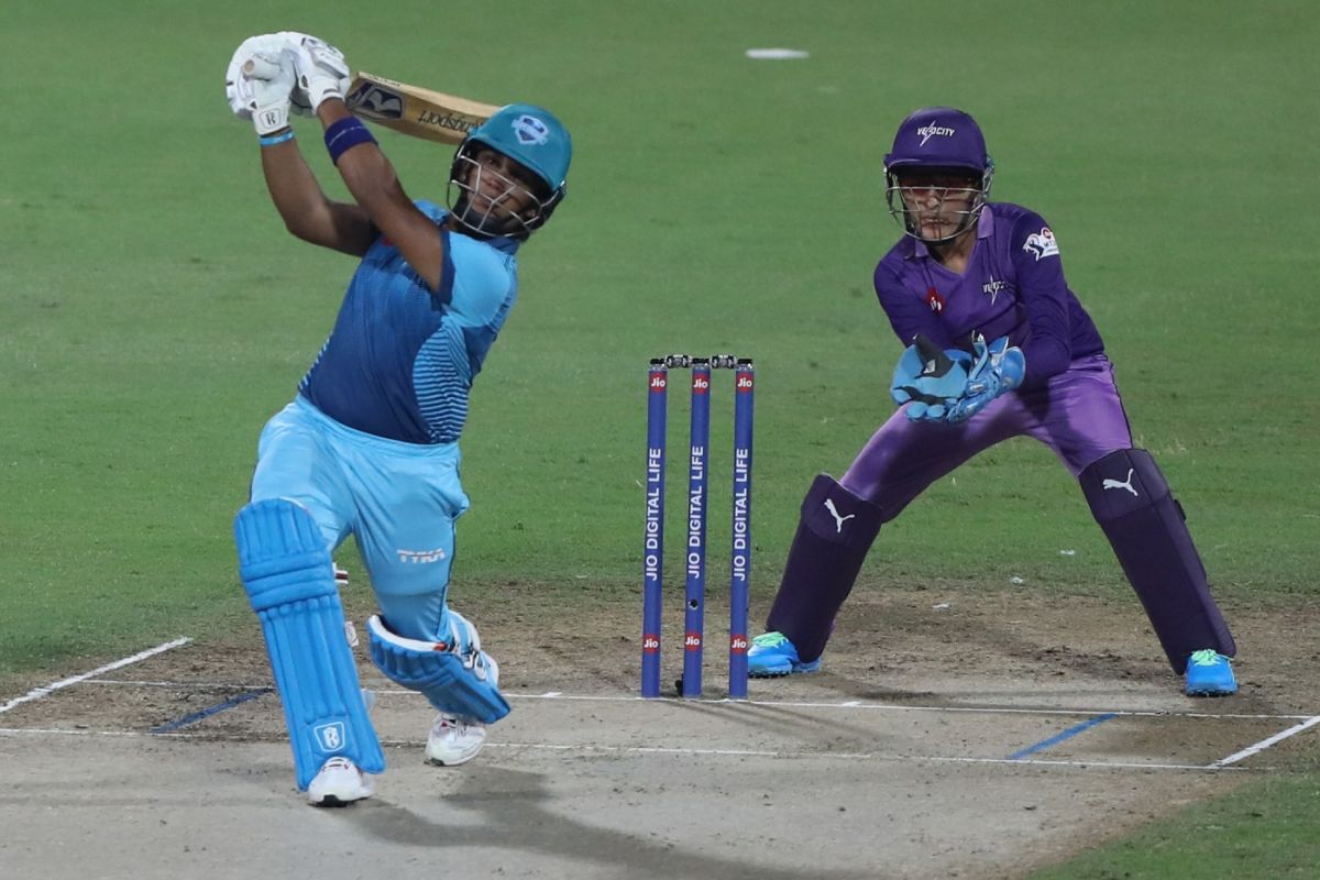 Chamari Atapattu goes aerial | ESPNcricinfo.com