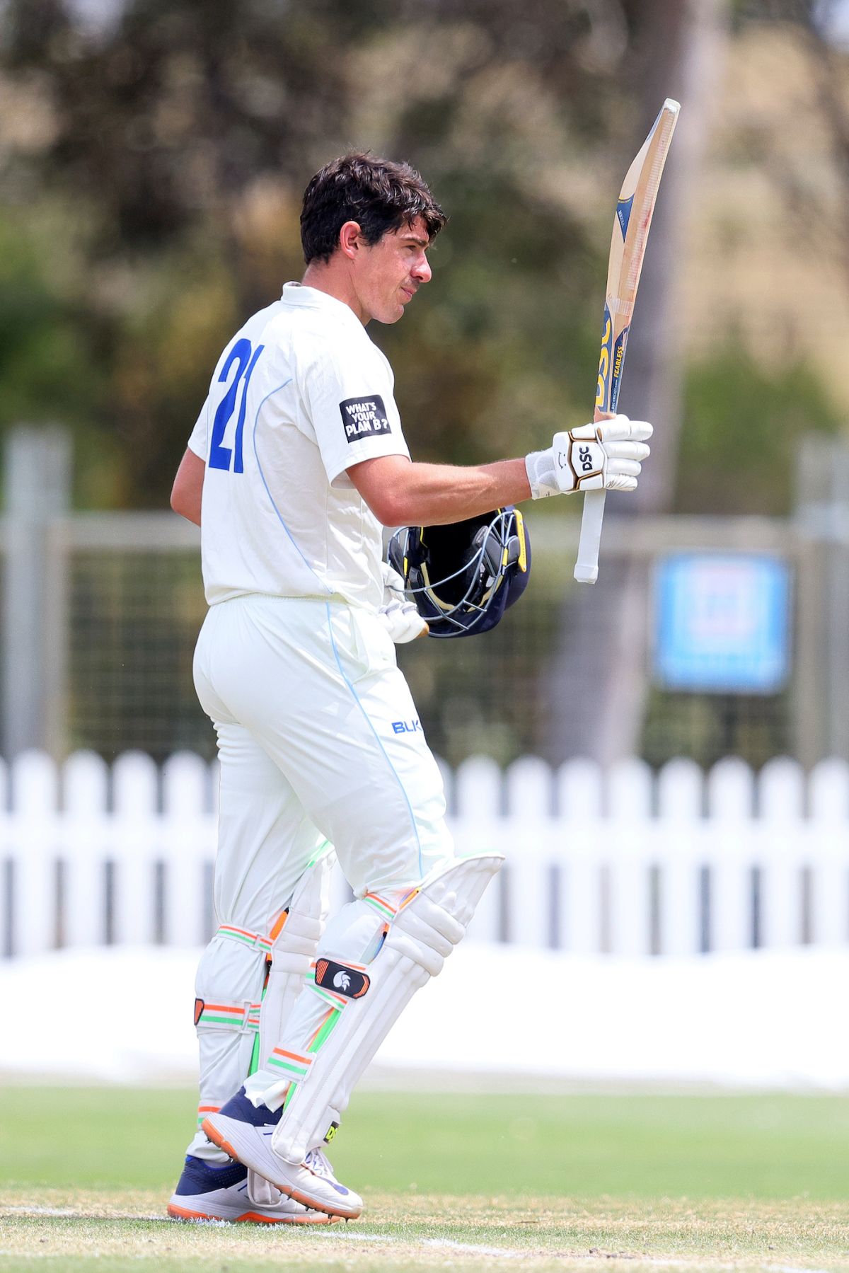 Moises Henriques acknowledges his century | ESPNcricinfo.com