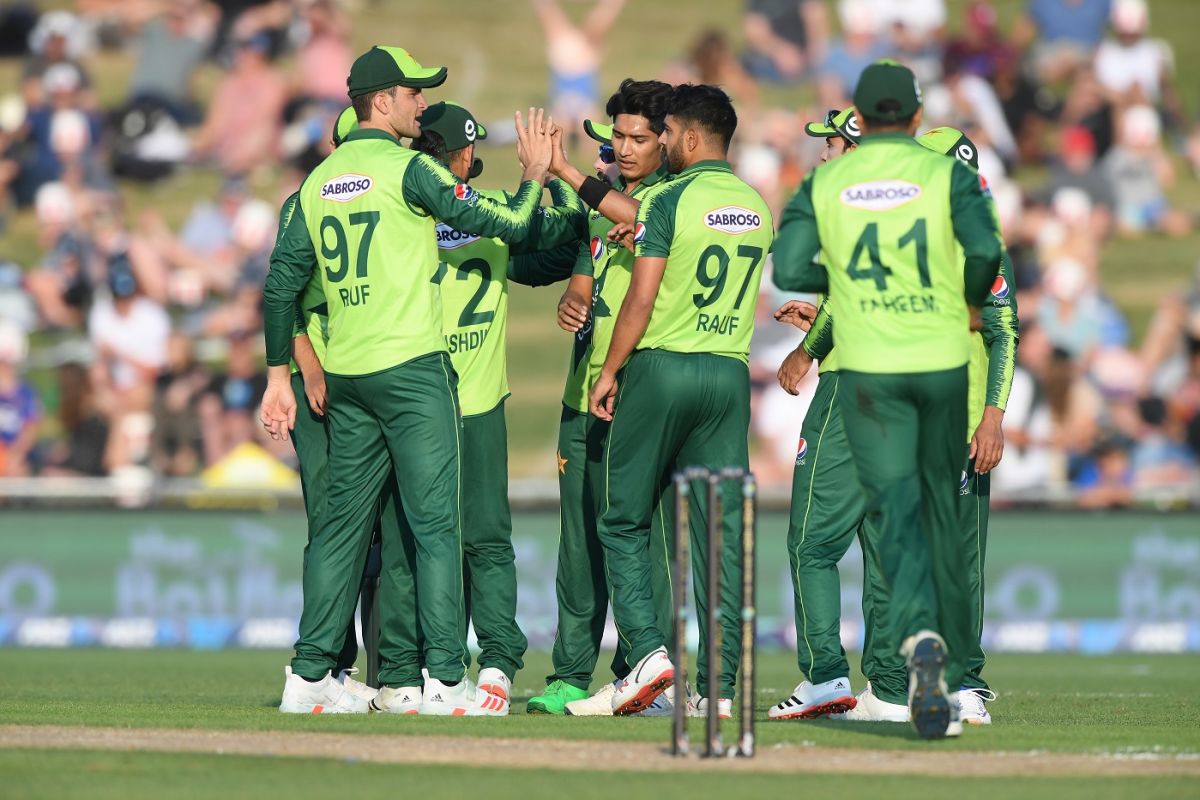 The Pakistan players celebrate a wicket | ESPNcricinfo.com
