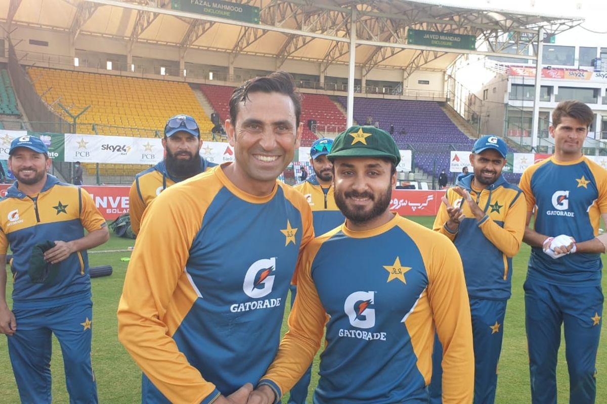 Imran Butt receives his Test cap from Younis Khan | ESPNcricinfo.com