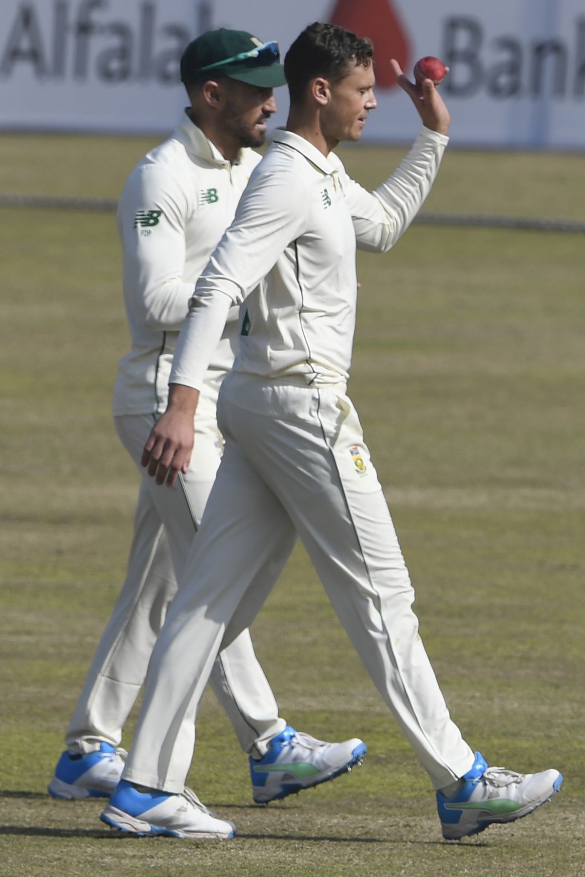 George Linde leads the team off after his maiden Test five-for ...