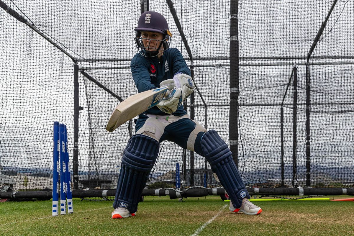 Heather Knight hits the nets in Queenstown | ESPNcricinfo.com