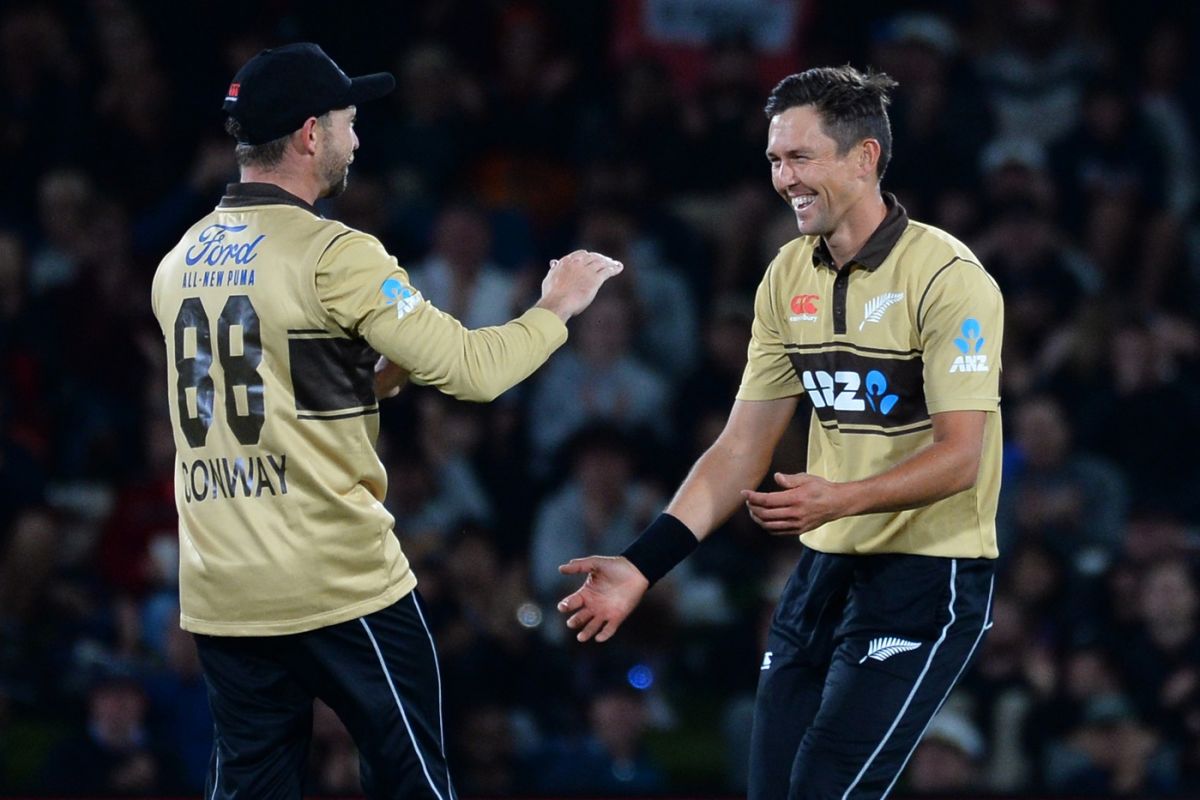 Devon Conway and Trent Boult celebrate a wicket | ESPNcricinfo.com