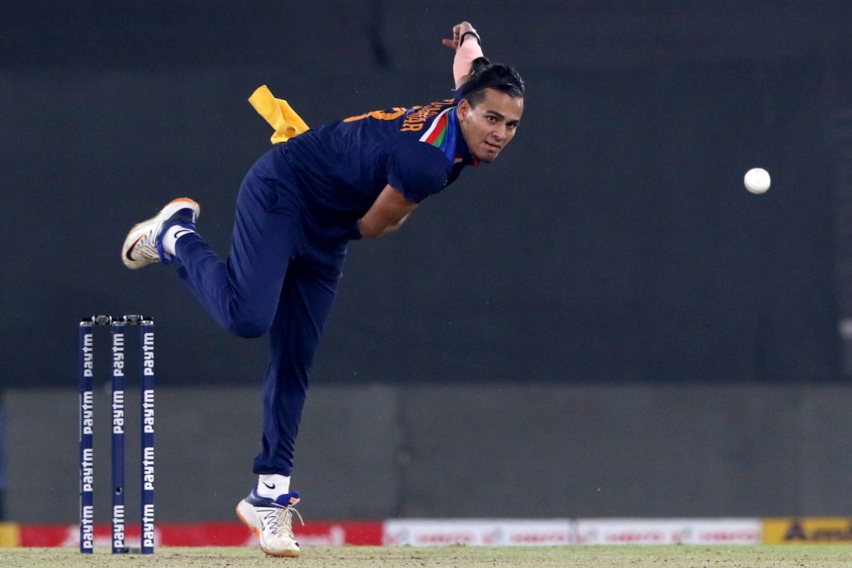 Rahul Chahar has a bowl | ESPNcricinfo.com