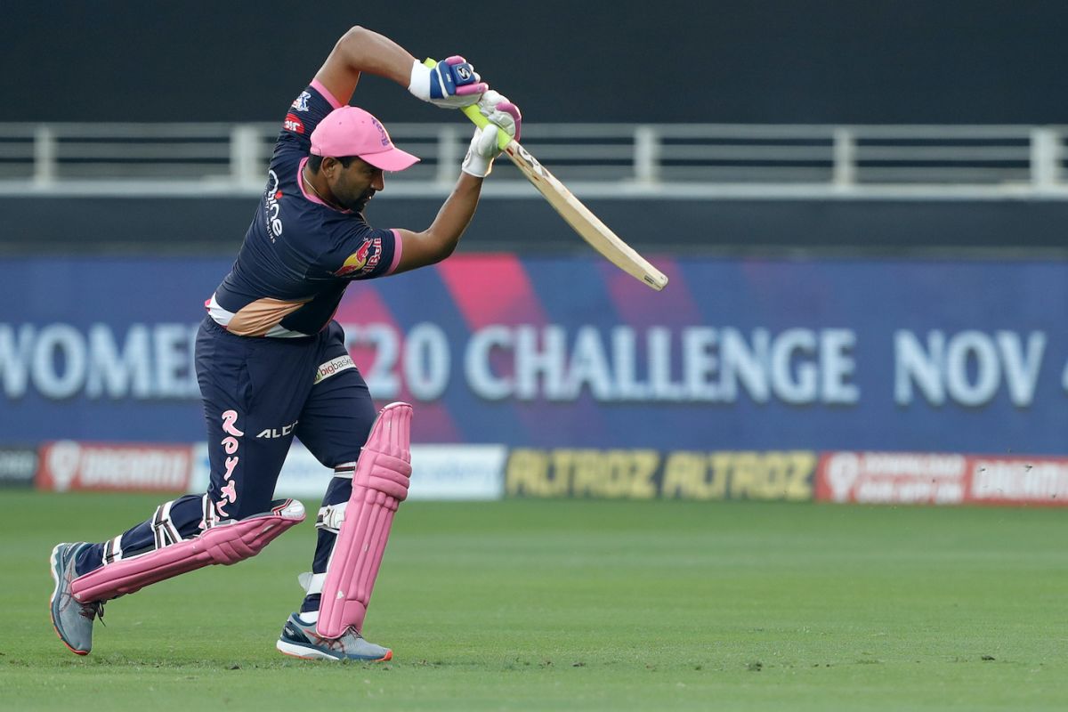 Robin Uthappa warms up before the match | ESPNcricinfo.com