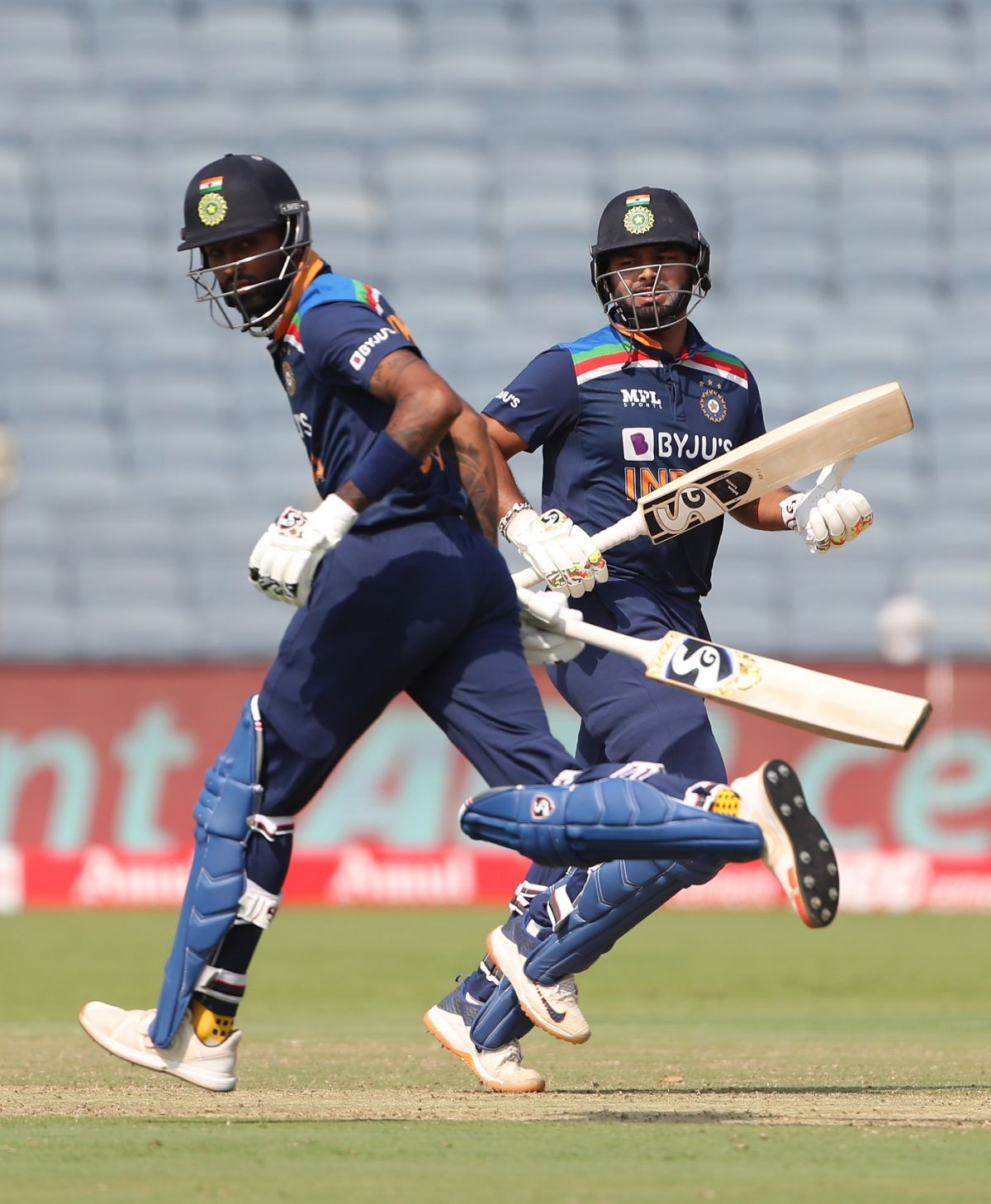 Hardik Pandya plays a slog sweep | ESPNcricinfo.com