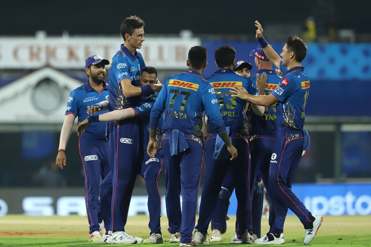 Marco Jansen is congratulated by his team-mates | ESPNcricinfo.com
