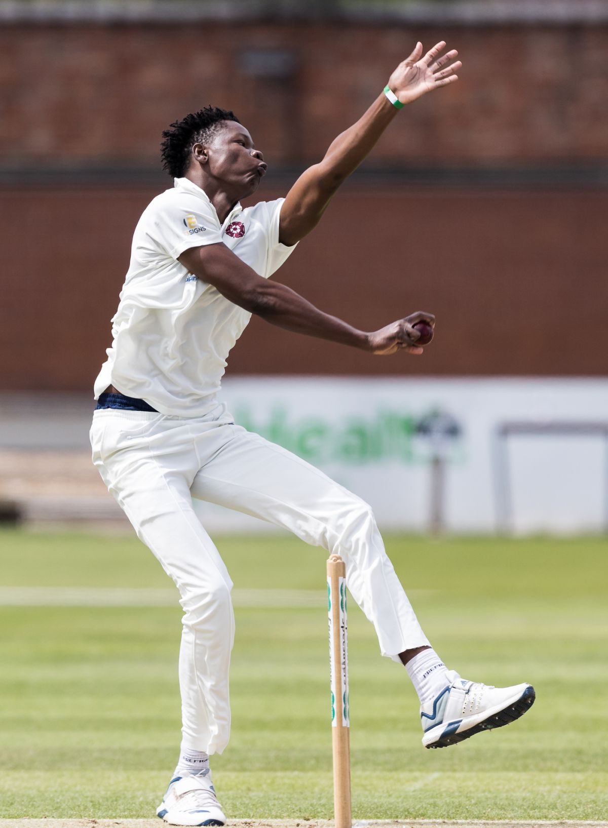 Blessing Muzarabani in his delivery stride | ESPNcricinfo.com