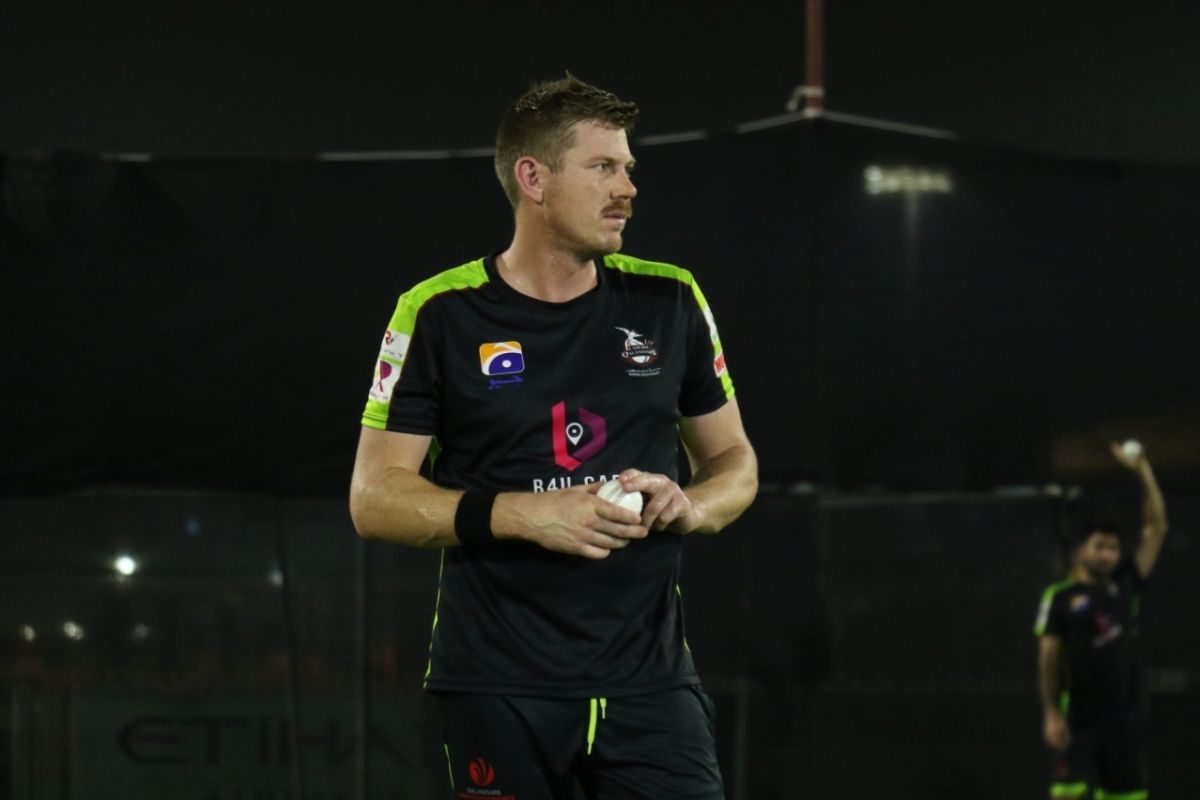James Faulkner gets ready for a bowl | ESPNcricinfo.com