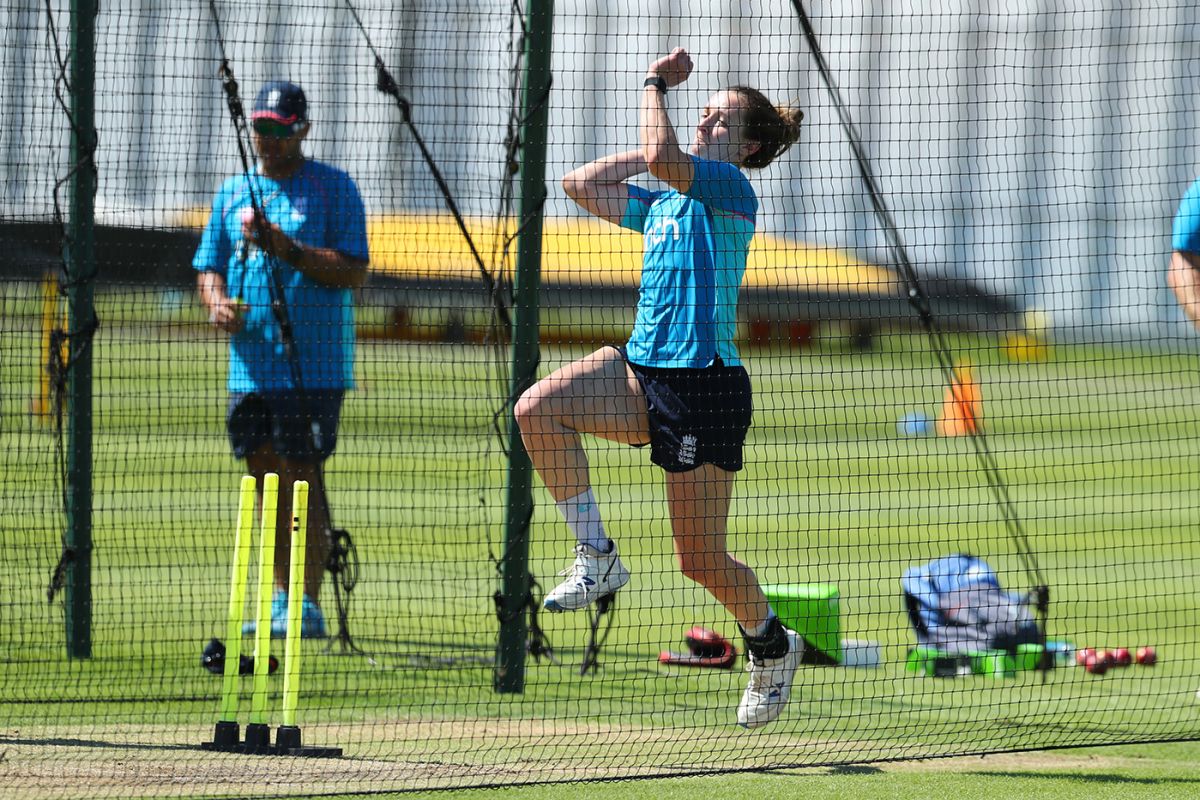 Kate Cross runs in to bowl | ESPNcricinfo.com