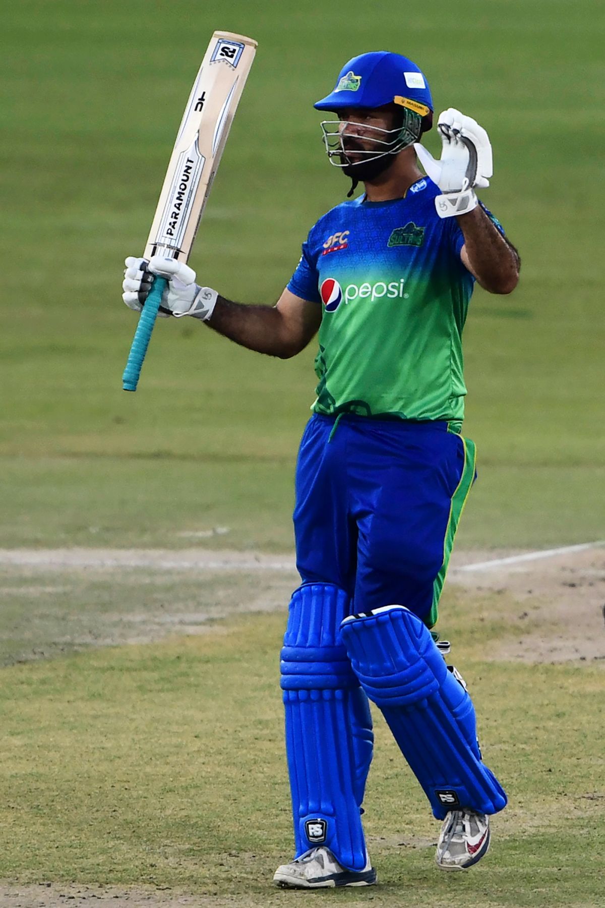 Sohaib Maqsood watches the ball | ESPNcricinfo.com