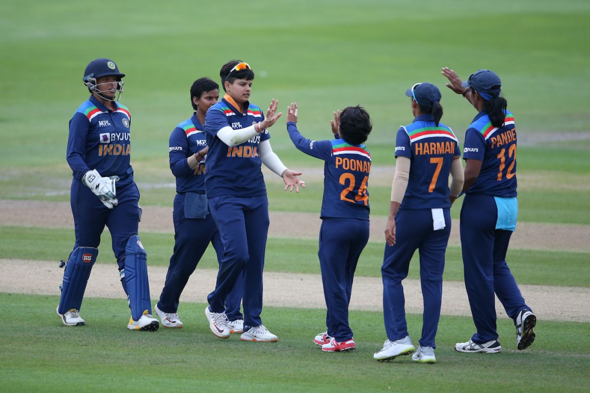 Poonam Yadav, Richa Ghosh and Sneh Rana get together to celebrate a ...