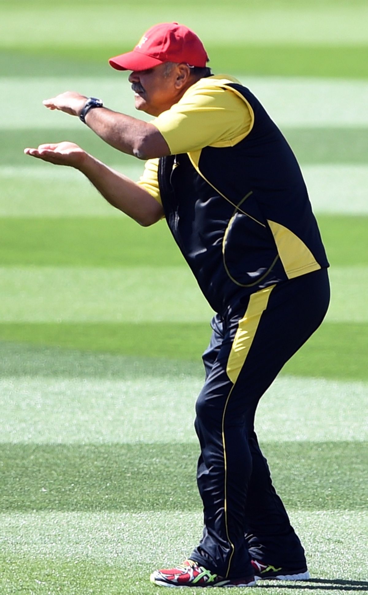 Zimbabwe coach Dav Whatmore gestures during a training session ...