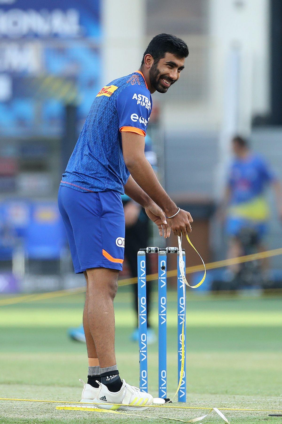 Jasprit Bumrah measures his run-up | ESPNcricinfo.com