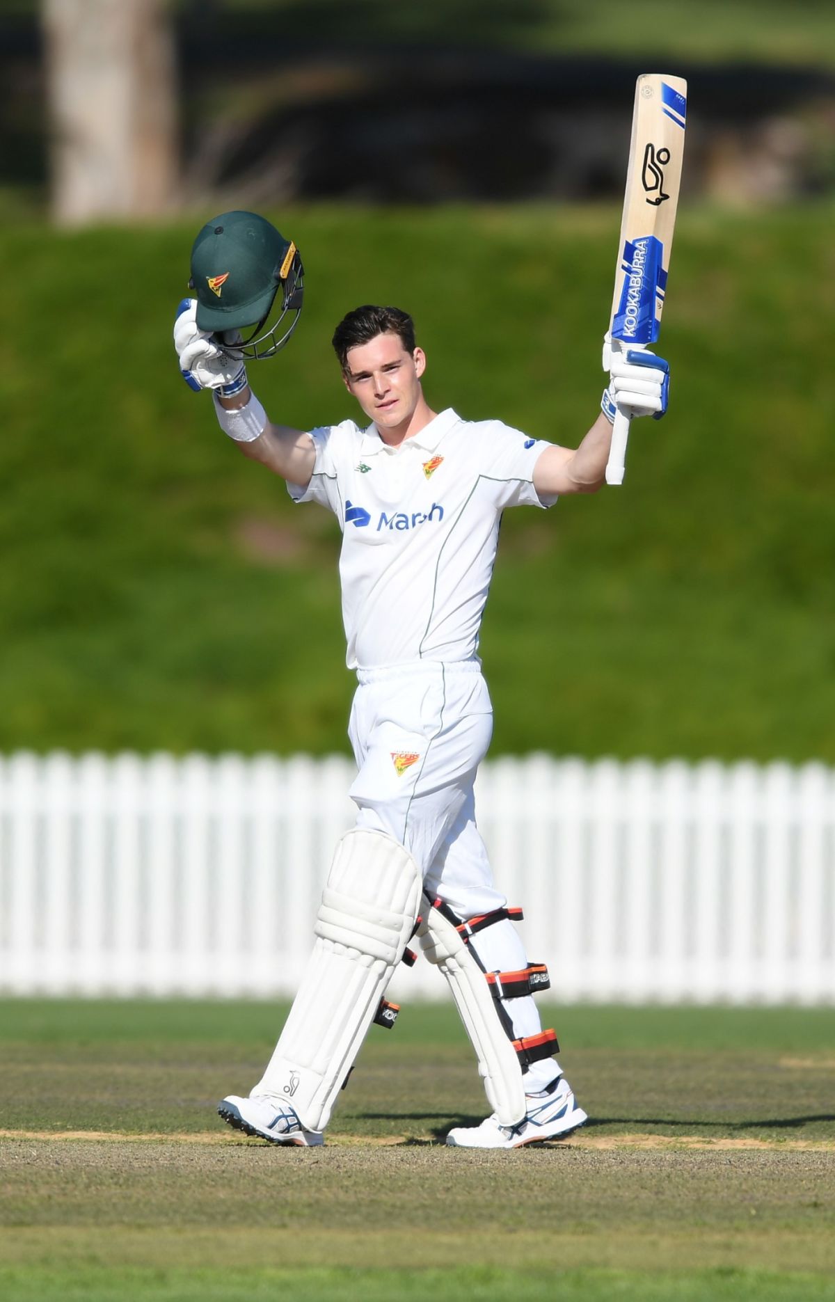 Tim Ward celebrates his maiden first-class century | ESPNcricinfo.com