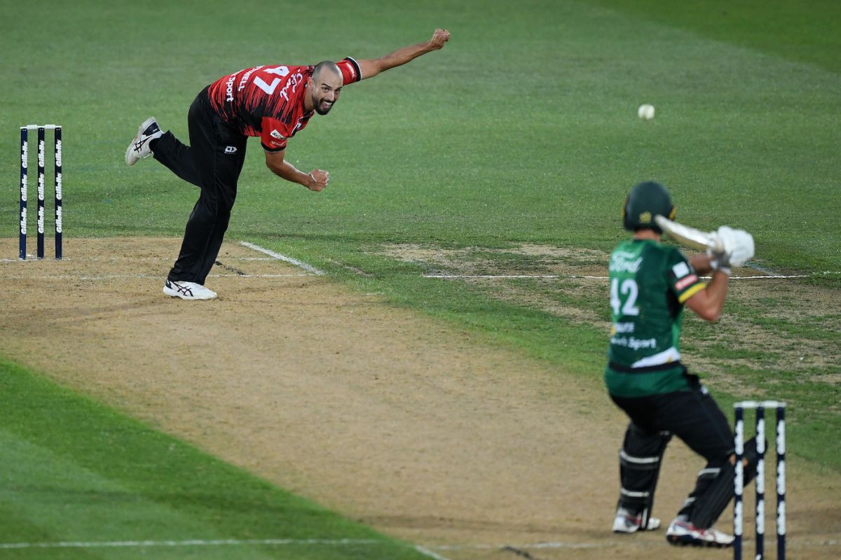 Daryl Mitchell bowls a bouncer | ESPNcricinfo.com