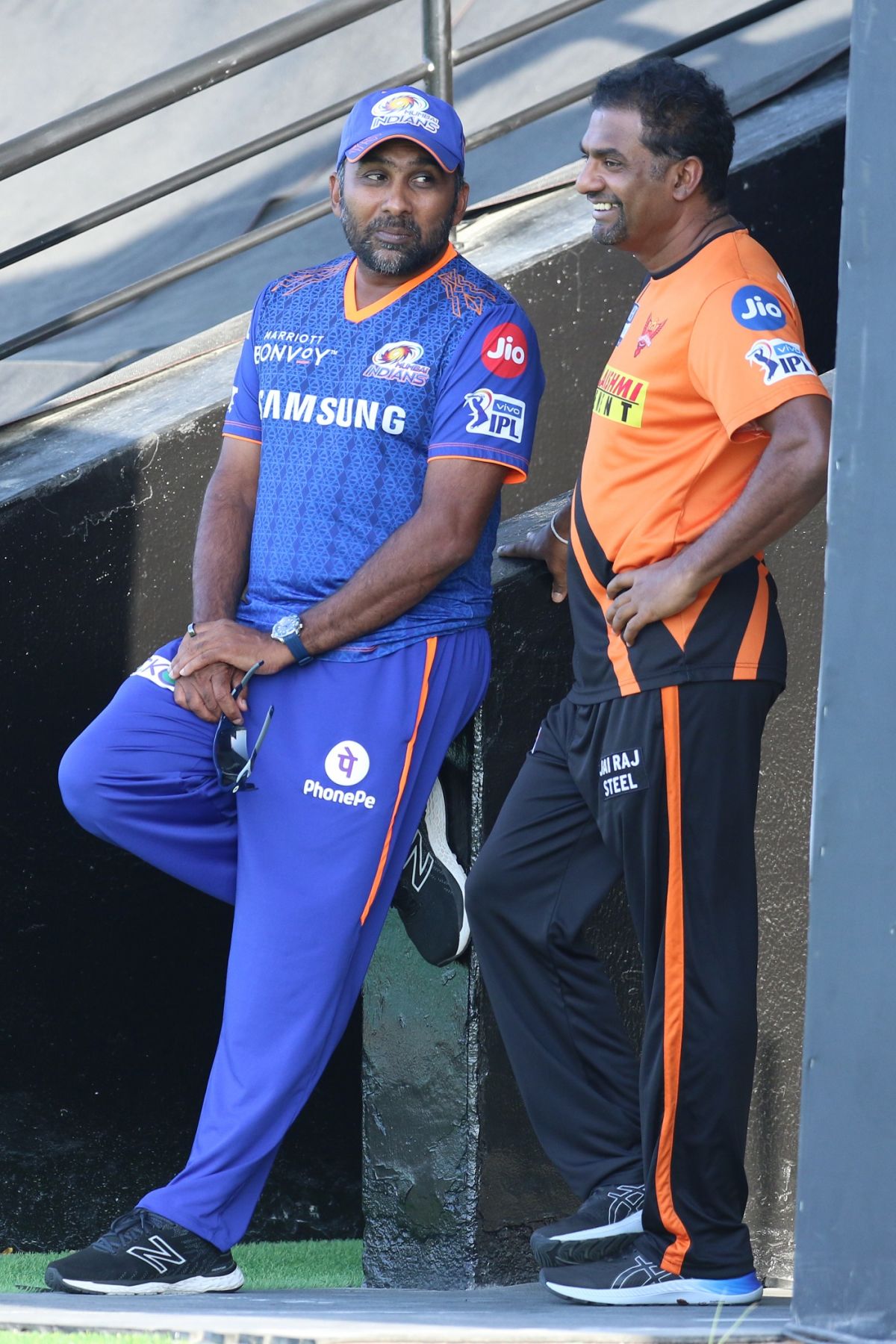 Old team-mates catch up from rival dressing rooms, as Mahela Jaywardene ...