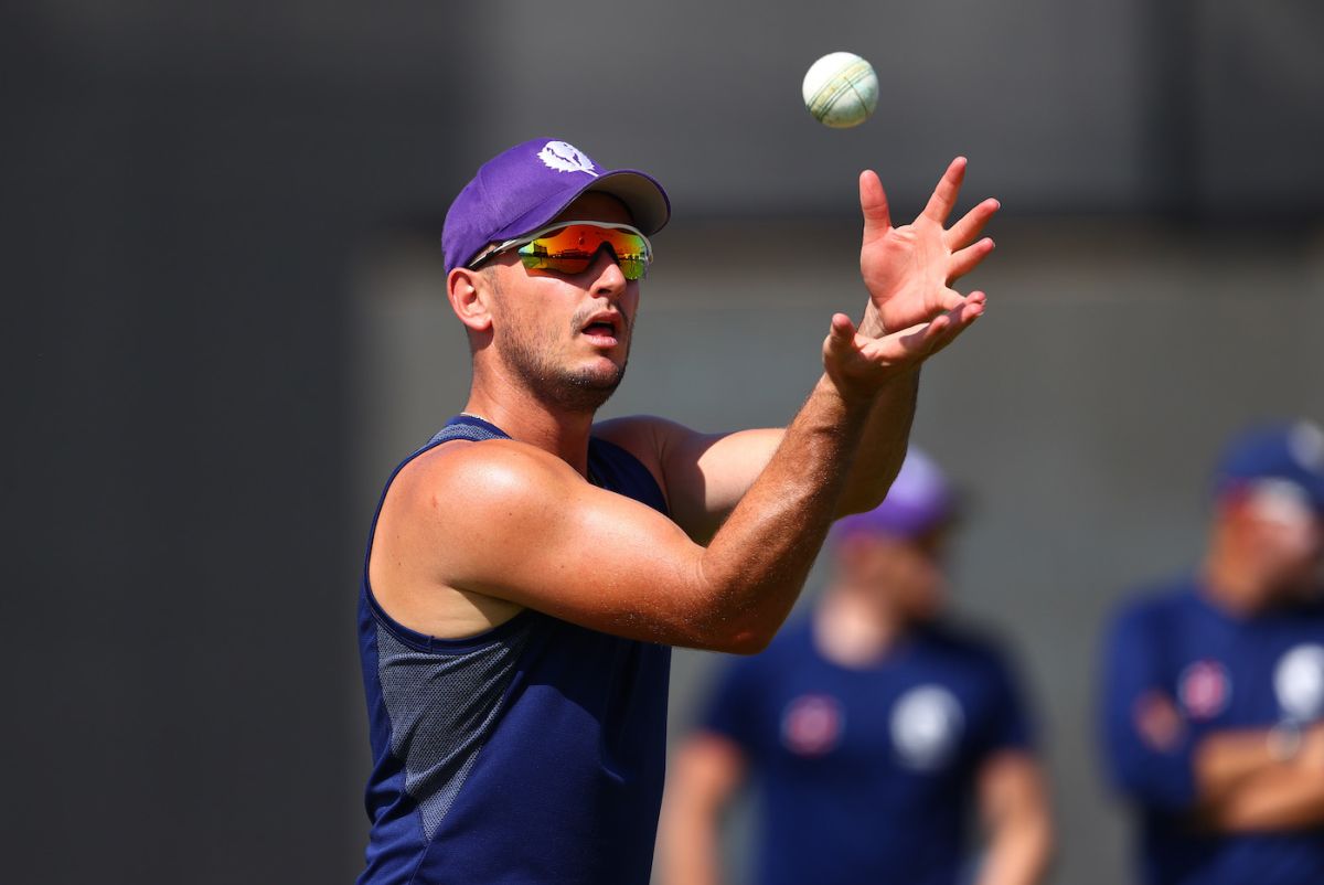 Chris Greaves warms up | ESPNcricinfo.com