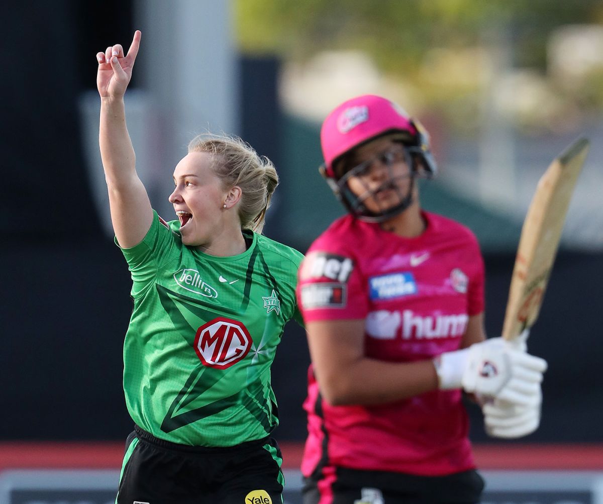 Kim Garth celebrates removing Shafali Verma | ESPNcricinfo.com