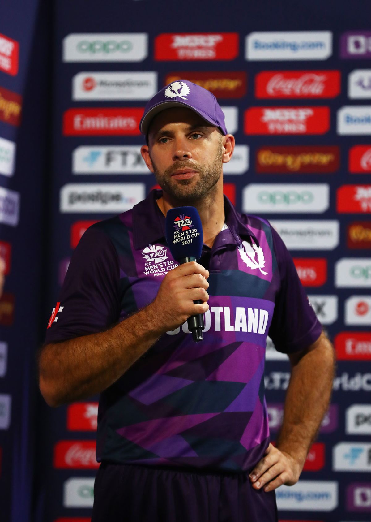 Players duck for safety as bees swarm the ground | ESPNcricinfo.com