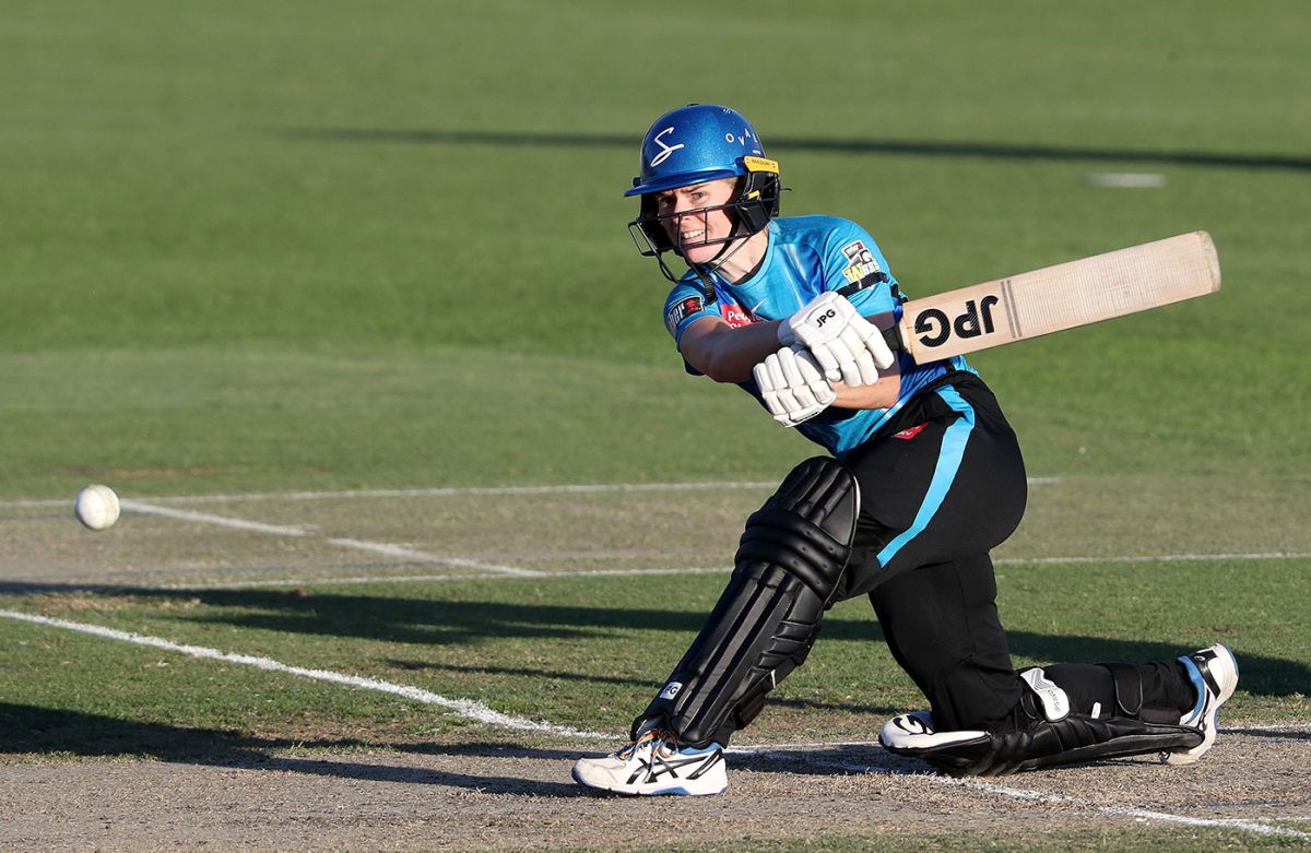 Katie Mack led the run chase | ESPNcricinfo.com