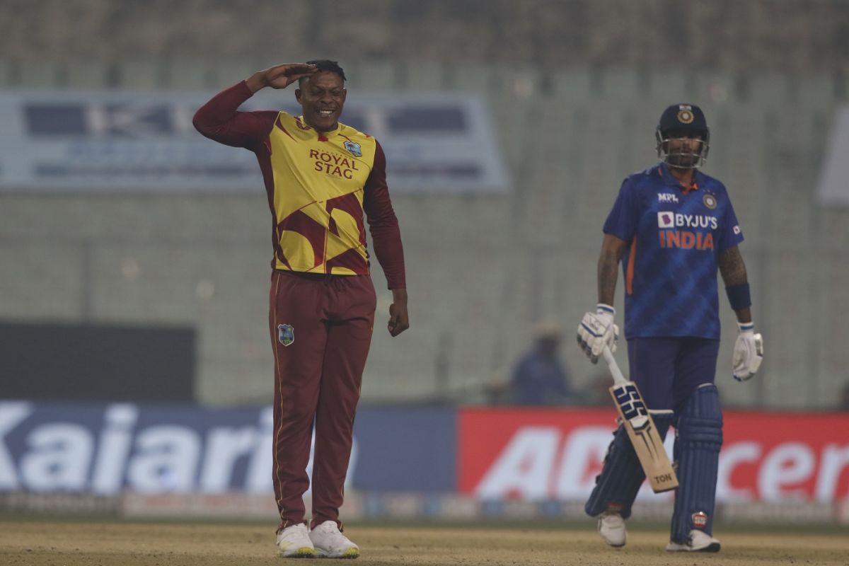 Sheldon Cottrell brings out his trademark salute | ESPNcricinfo.com