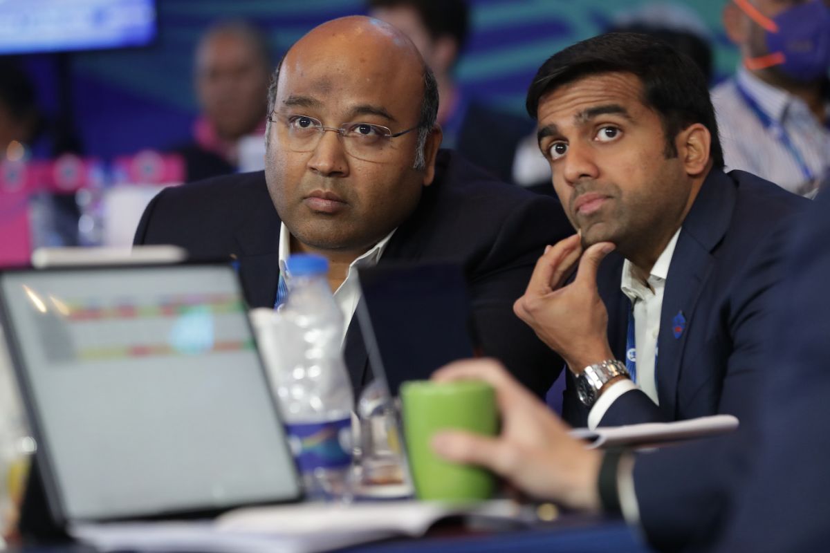 Kiran Kumar Grandhi and Sajjan Jindal of Delhi Capitals during the IPL ...