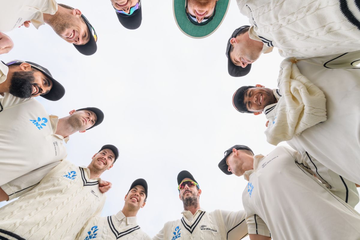 New Zealand huddle before the start of play | ESPNcricinfo.com