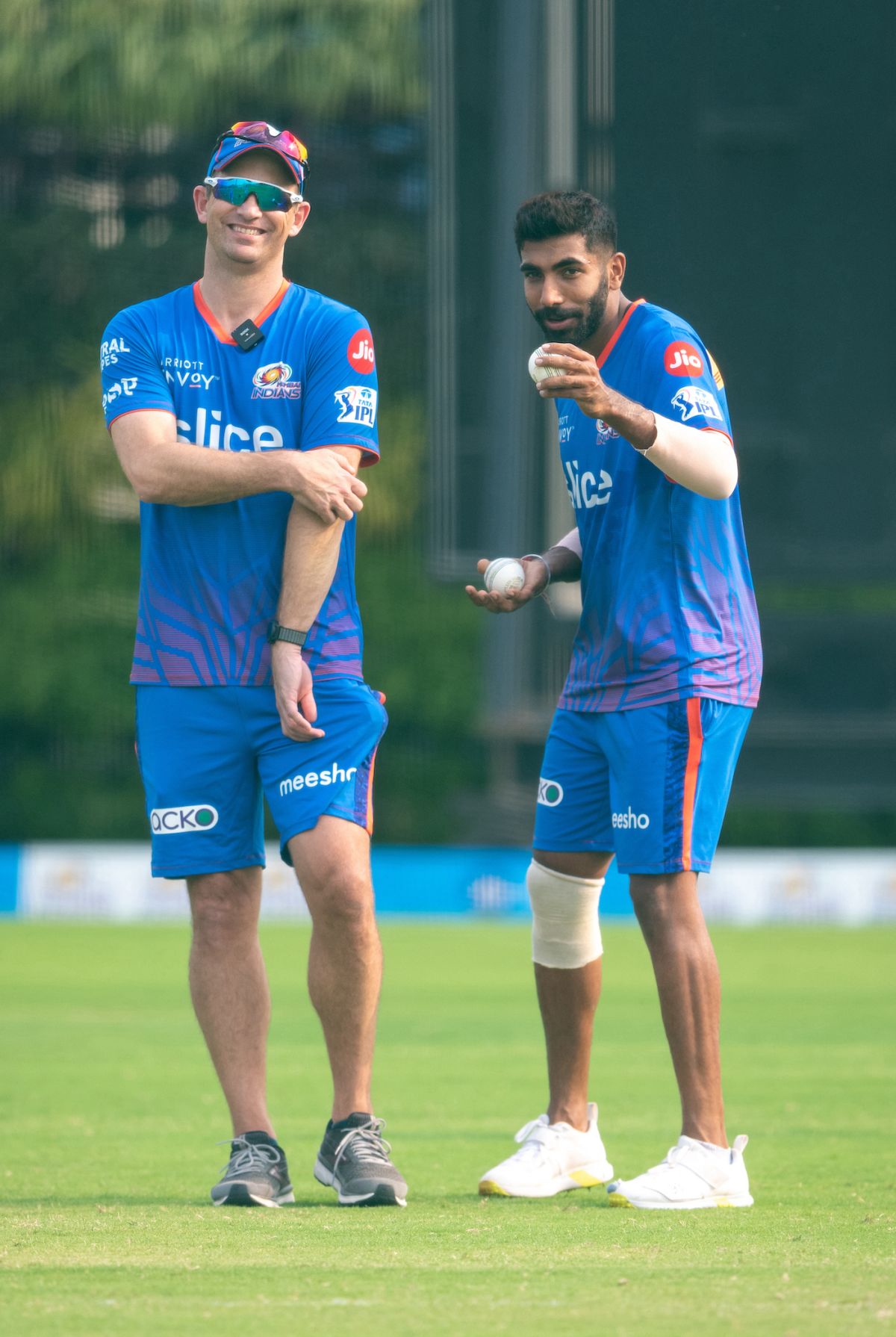 Digvijay Deshmukh gets some bowling tips from Shane Bond | ESPNcricinfo.com